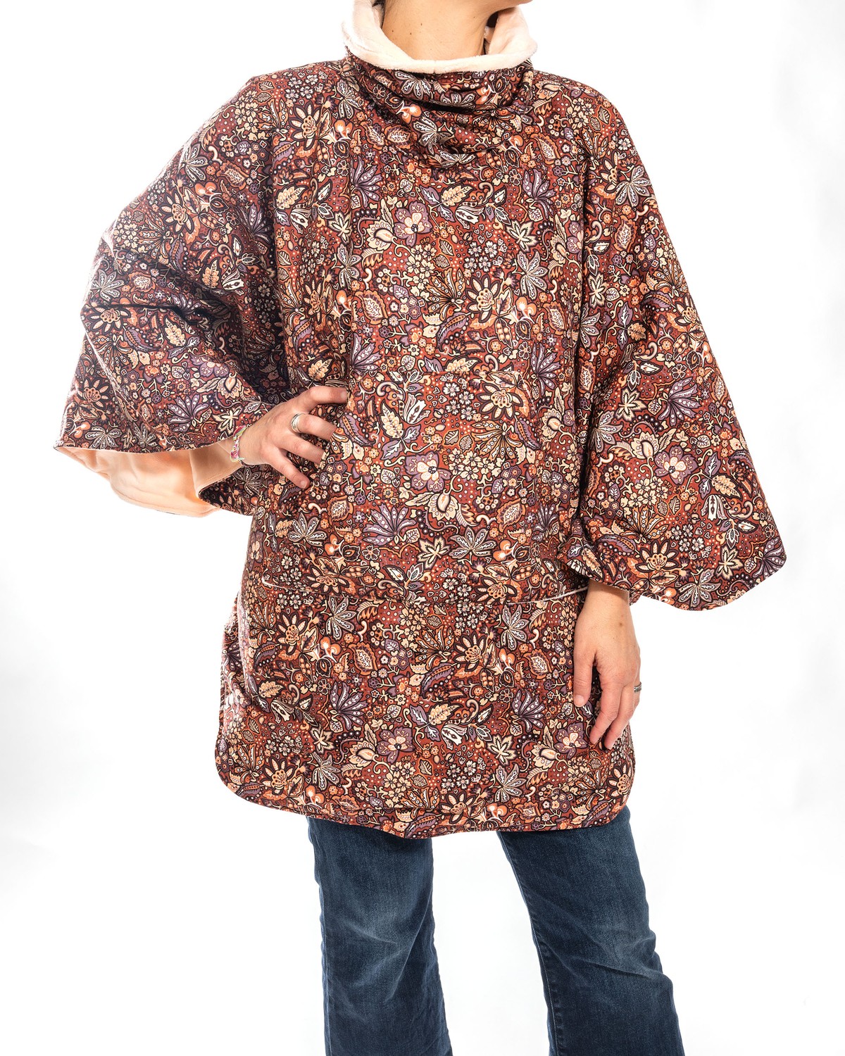 90 Minute Poncho Pattern - Floofy Modification | ConnectingThreads.com